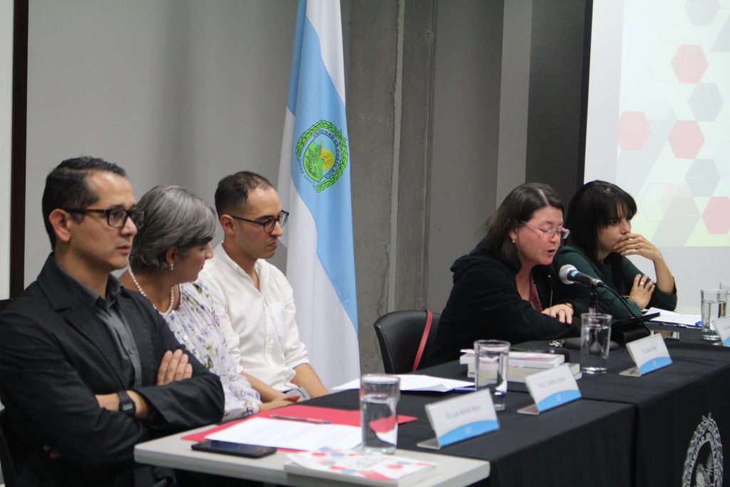 Ignacio Siles presenta nuevo libro - Escuela de Ciencias de la ...